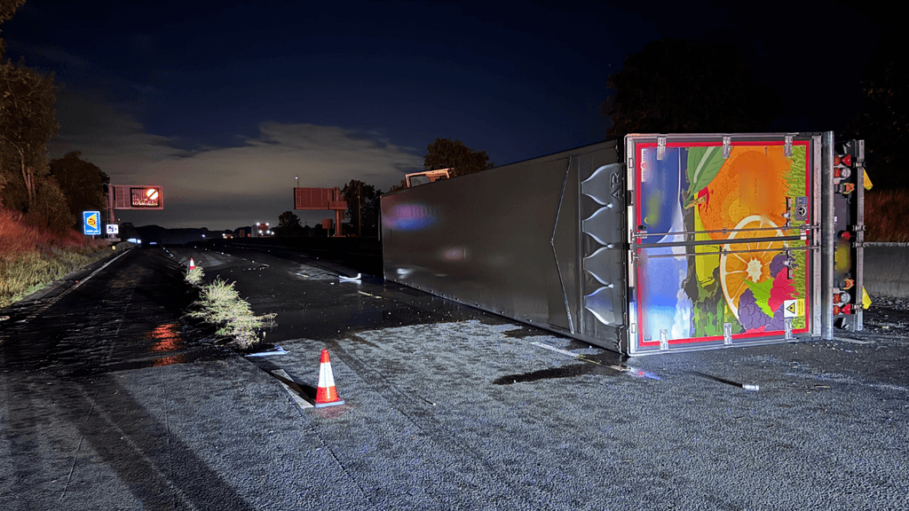 Major UK motorway closed after serious crash involving lorry
