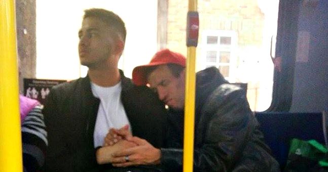 Student on bus shows kindness to man with learning difficulties (Video ...