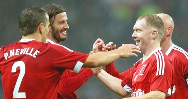 Beckham cross, Scholes goal - legends roll back the years at Old ...