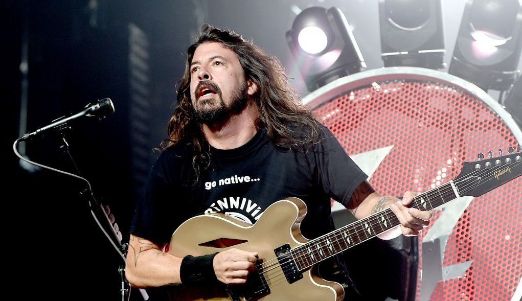 Dave Grohl turns up at homeless shelter with giant smoker and feeds 450 ...