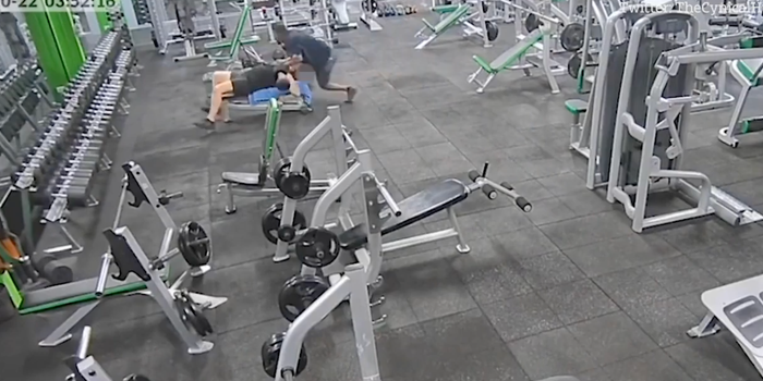 CCTV footage shows horrifying moment man slams 20kg weight on gymgoer's ... CCTV footage shows horrifying moment man slams 20kg weight on gymgoer's ...