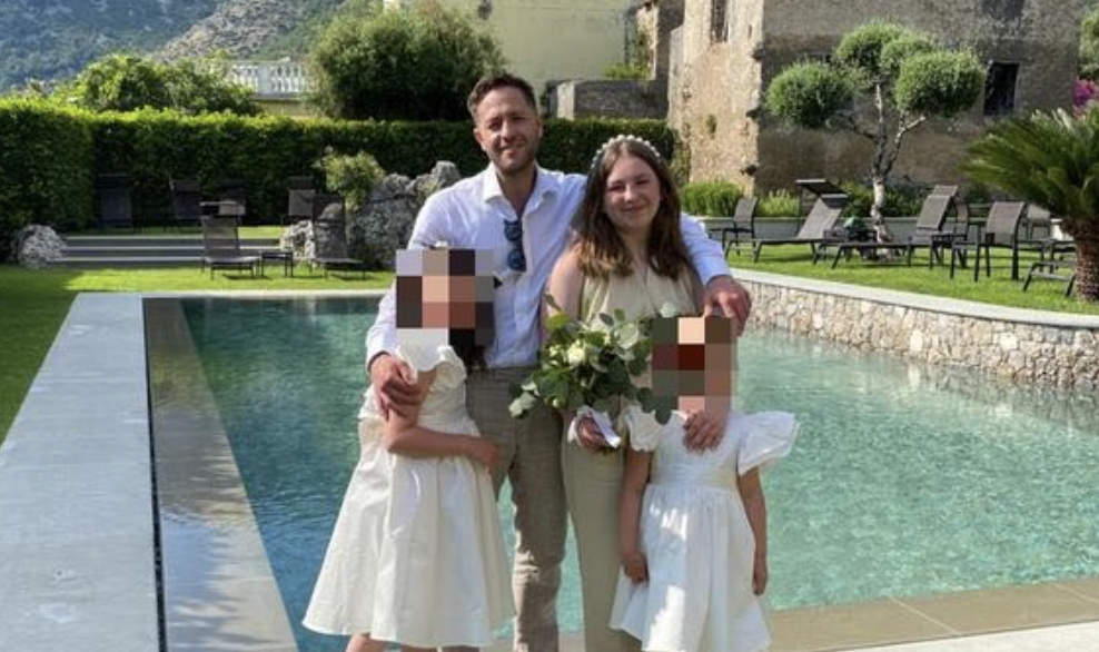 TUI pilot turns plane around to pick up 'crying girl' left behind