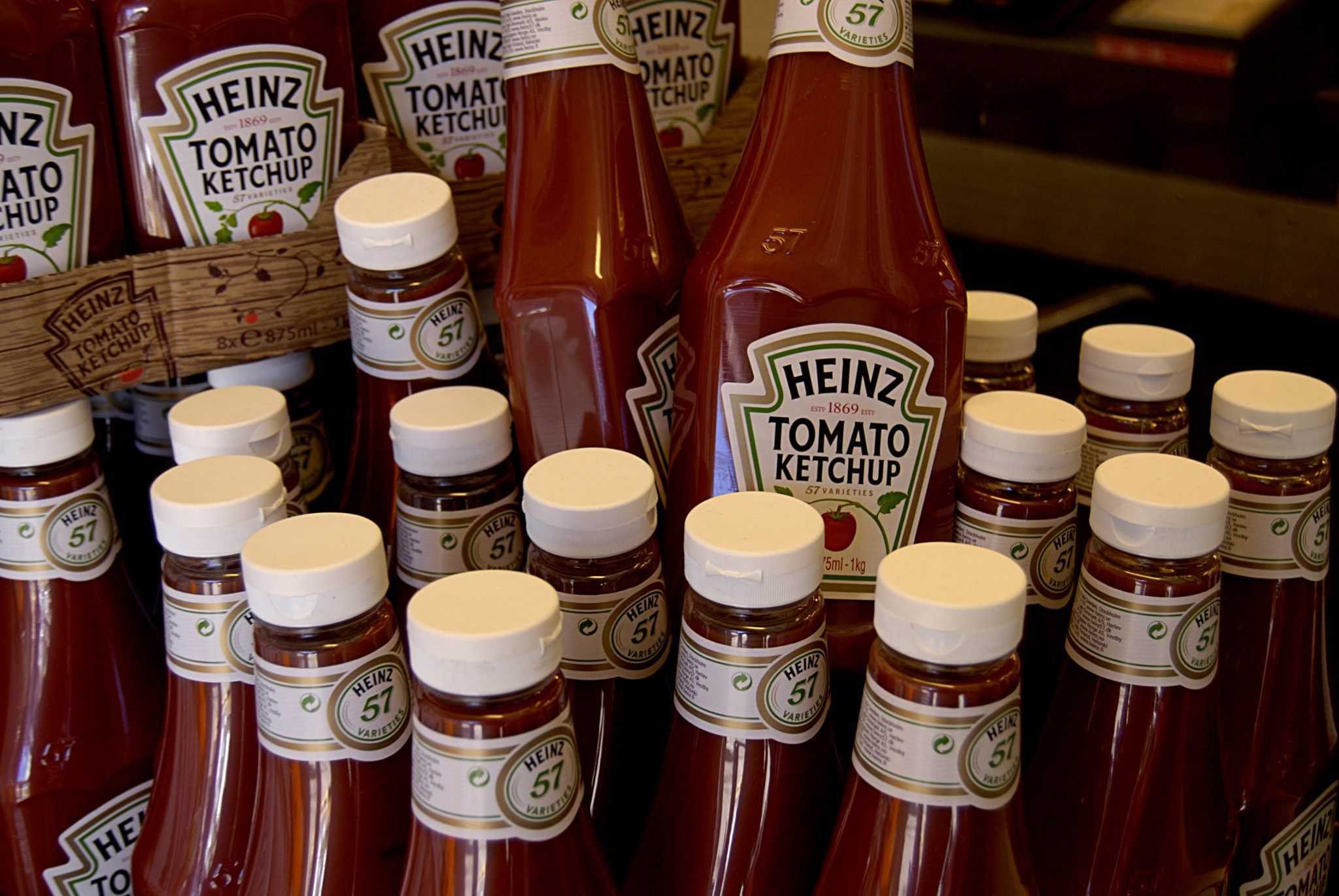 Heinz must change design of ketchup bottles following the Queen's death