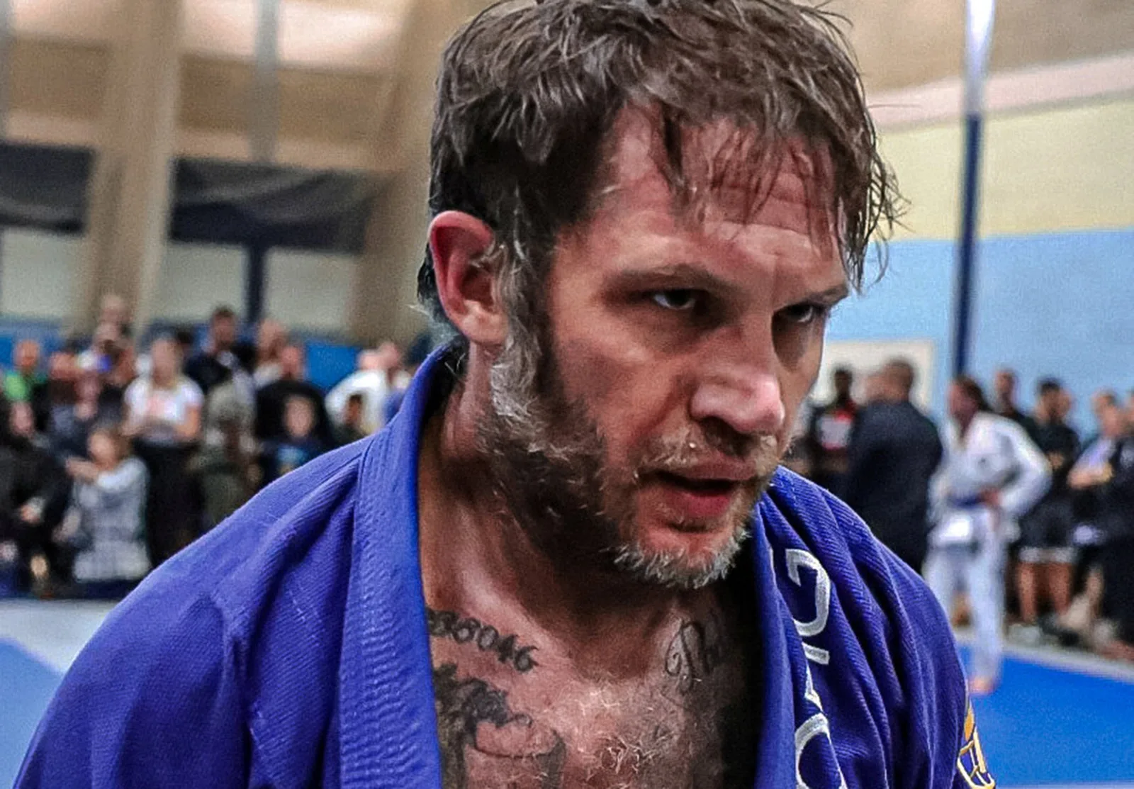 This is the moment 'briliant' Tom Hardy wins martial arts fight by ...