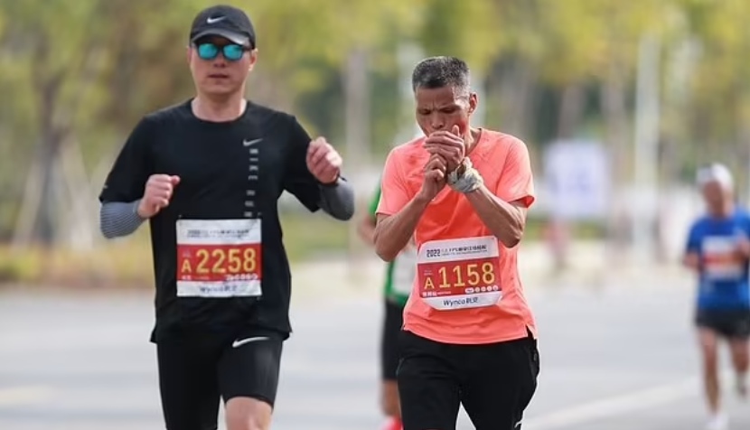 Chinese man 'runs entire marathon in just three and a half hours whilst ...