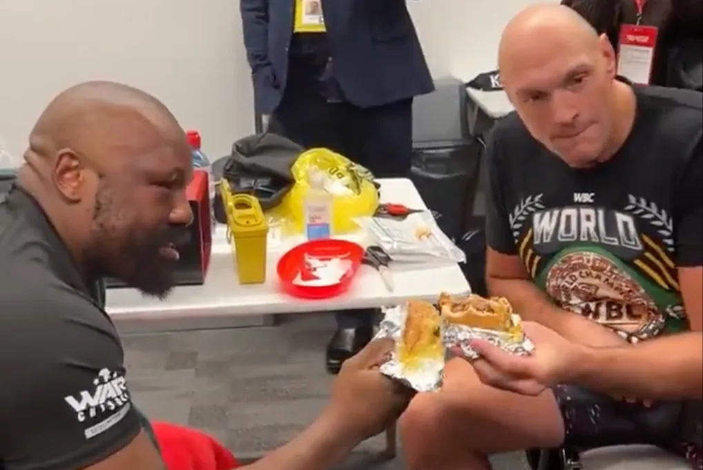 Tyson Fury and Derek Chisora eat Five Guys together after going to 'war'