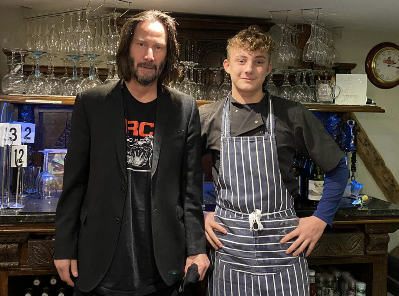 Pubgoers stunned after Keanu Reeves makes surprise visit to UK pub ...