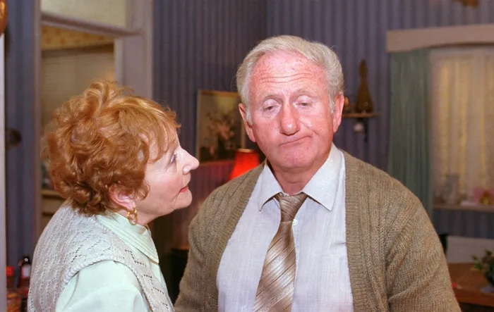 Ricky Tomlinson leads tributes after Royle Family star tragically ...