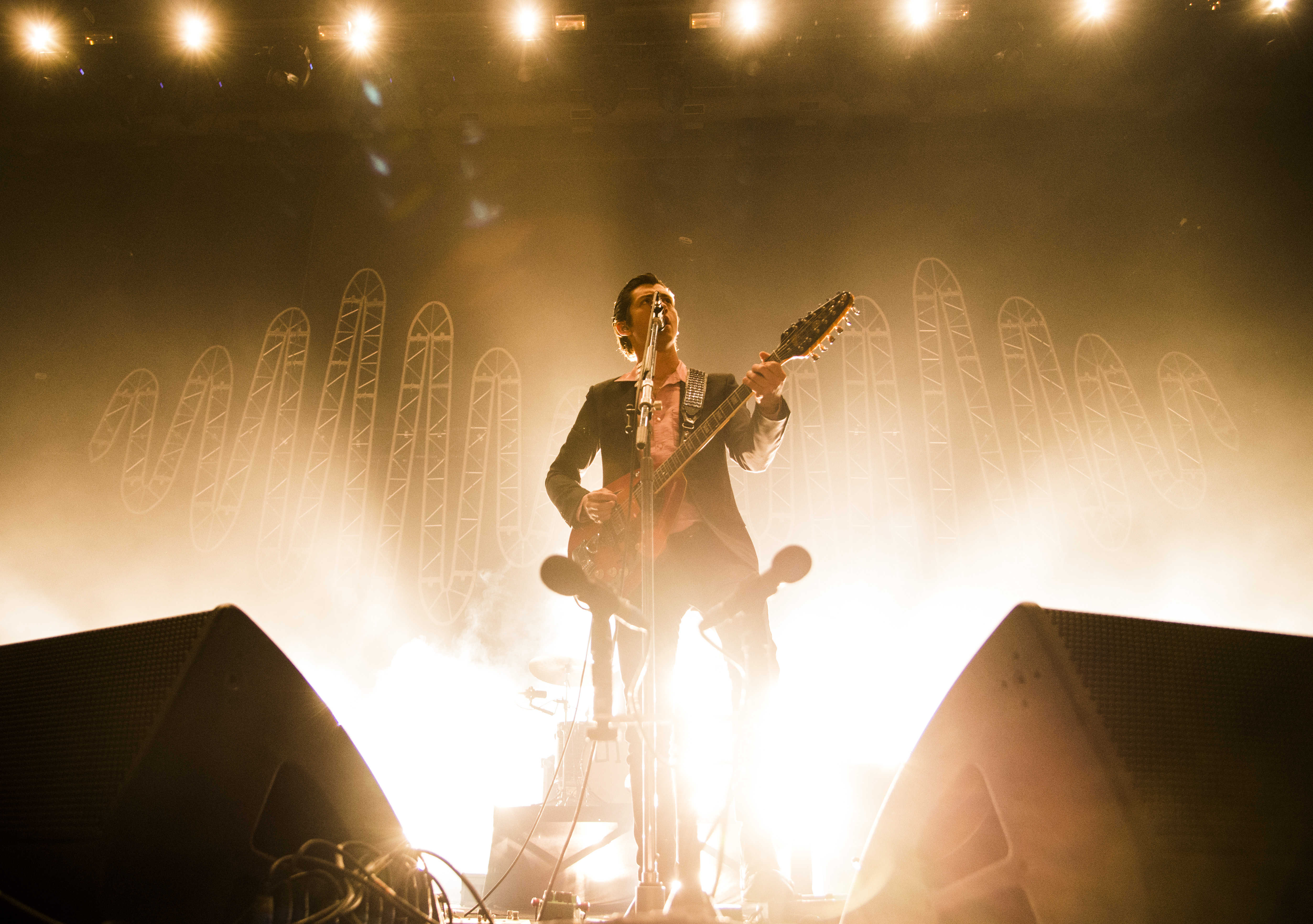 Arctic Monkeys delight fans with setlist full of old-school classics ...