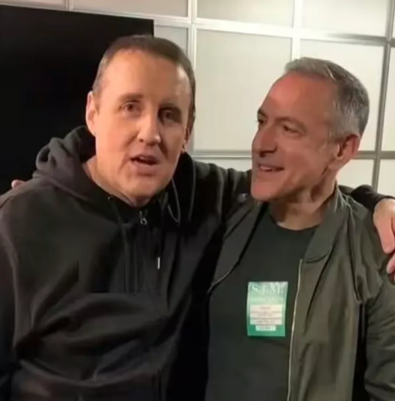 Peter Kay fans stunned by his new look in rare backstage clip