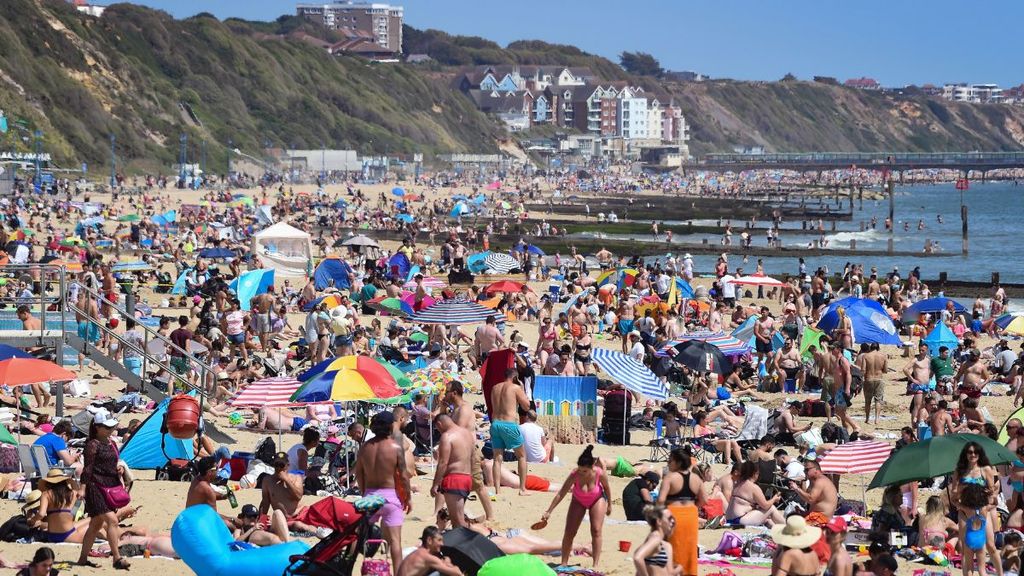 Why a heatwave in the UK feels hotter than 30C heat abroad - JOE.co.uk