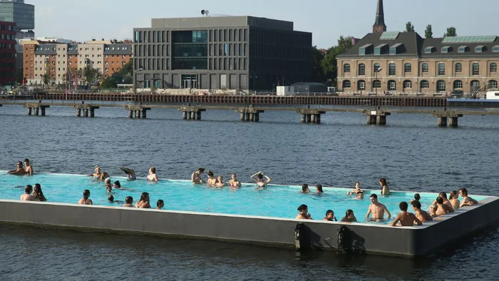 Women in Berlin to swim topless in public pools, just like men