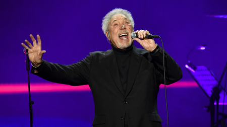 Sir Tom Jones issues sad health update as he cancels concert hours ...
