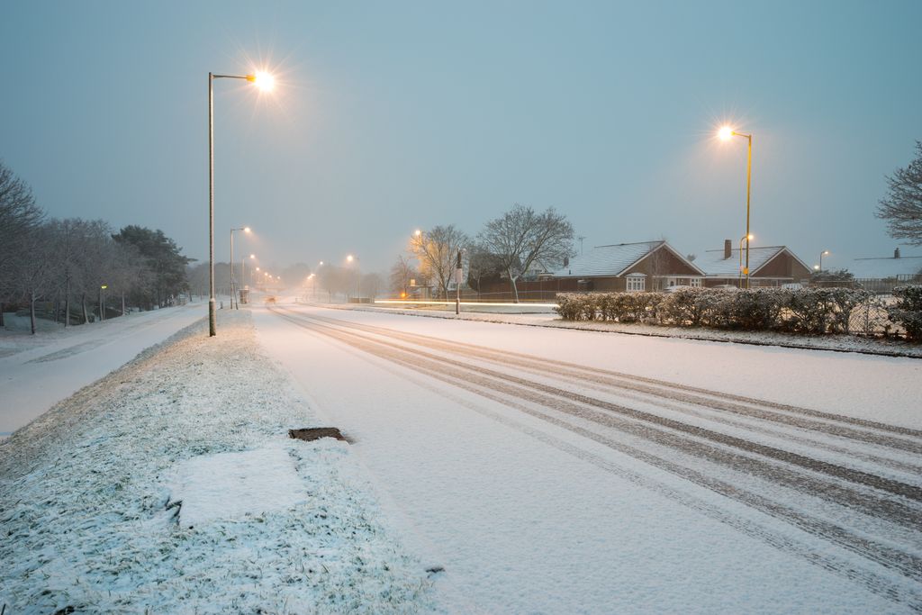 Rare 'thundersnow' warning issued as freezing weather sweeps UK - JOE.co.uk