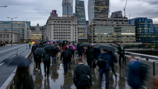 Number of Brits leaving the UK much higher than previously thought ...